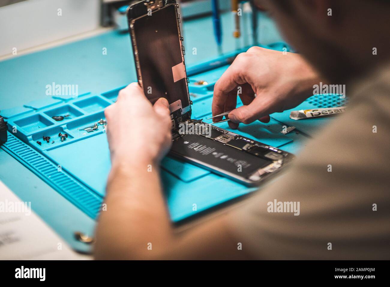Iphone service tool hi-res stock photography and images - Alamy