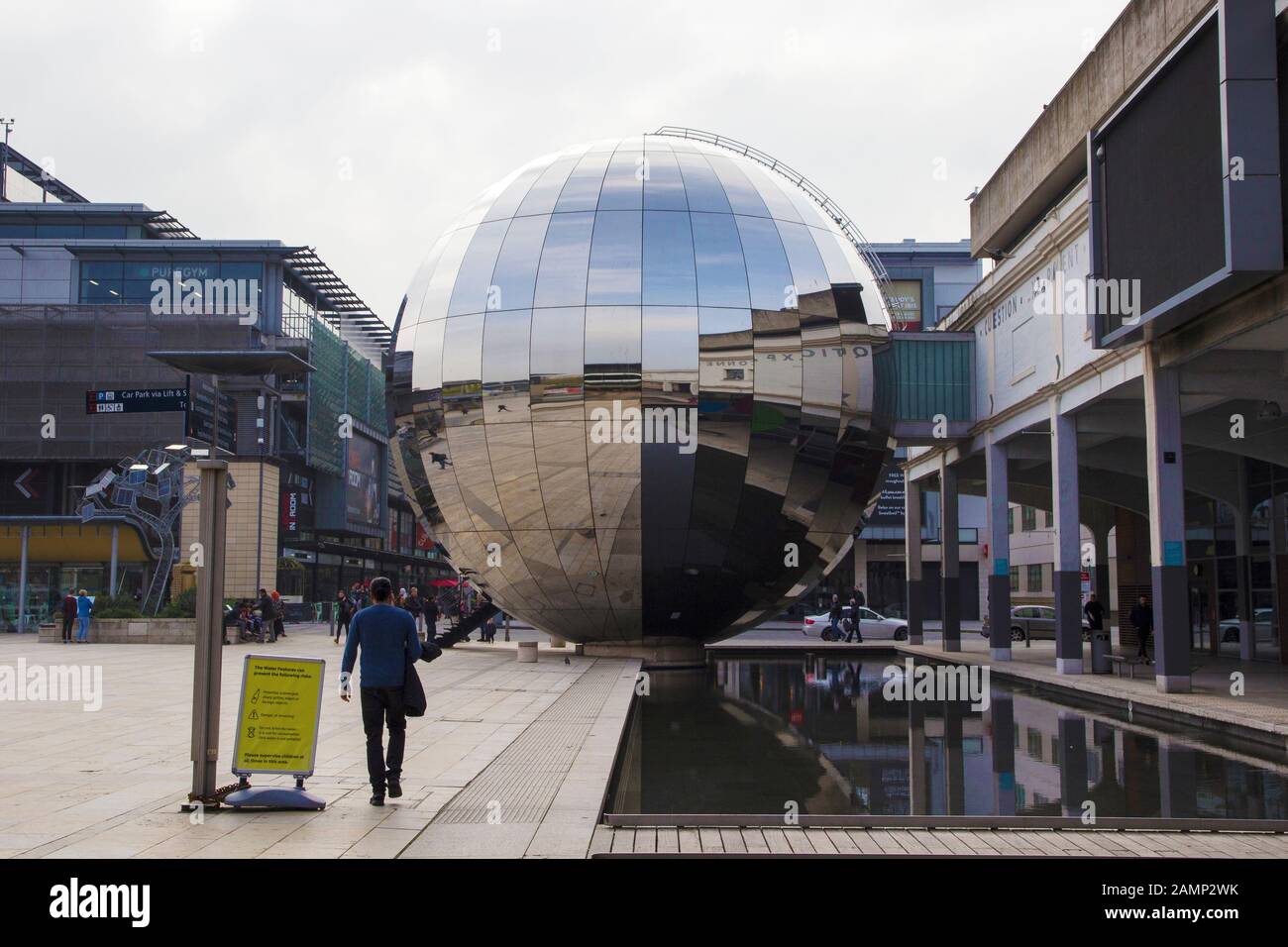 Reflective sphere architecture hi-res stock photography and images - Alamy