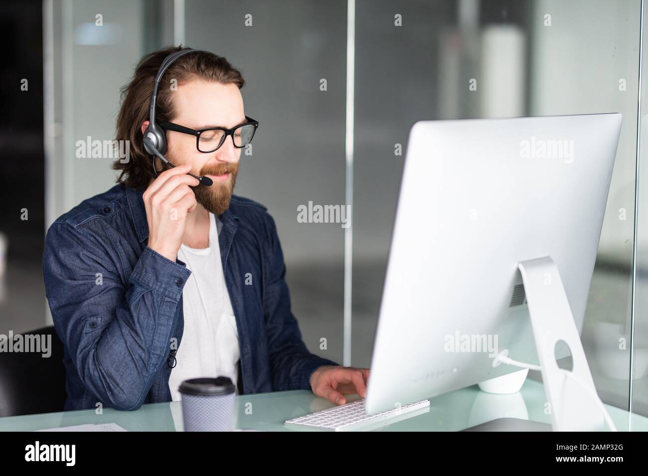 Helpful speaking hi-res stock photography and images - Alamy