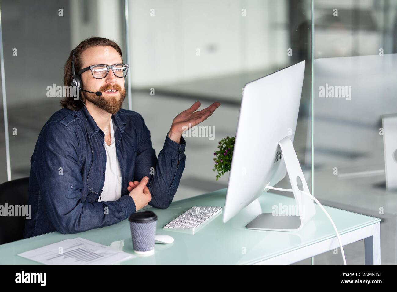 Helpful speaking hi-res stock photography and images - Alamy