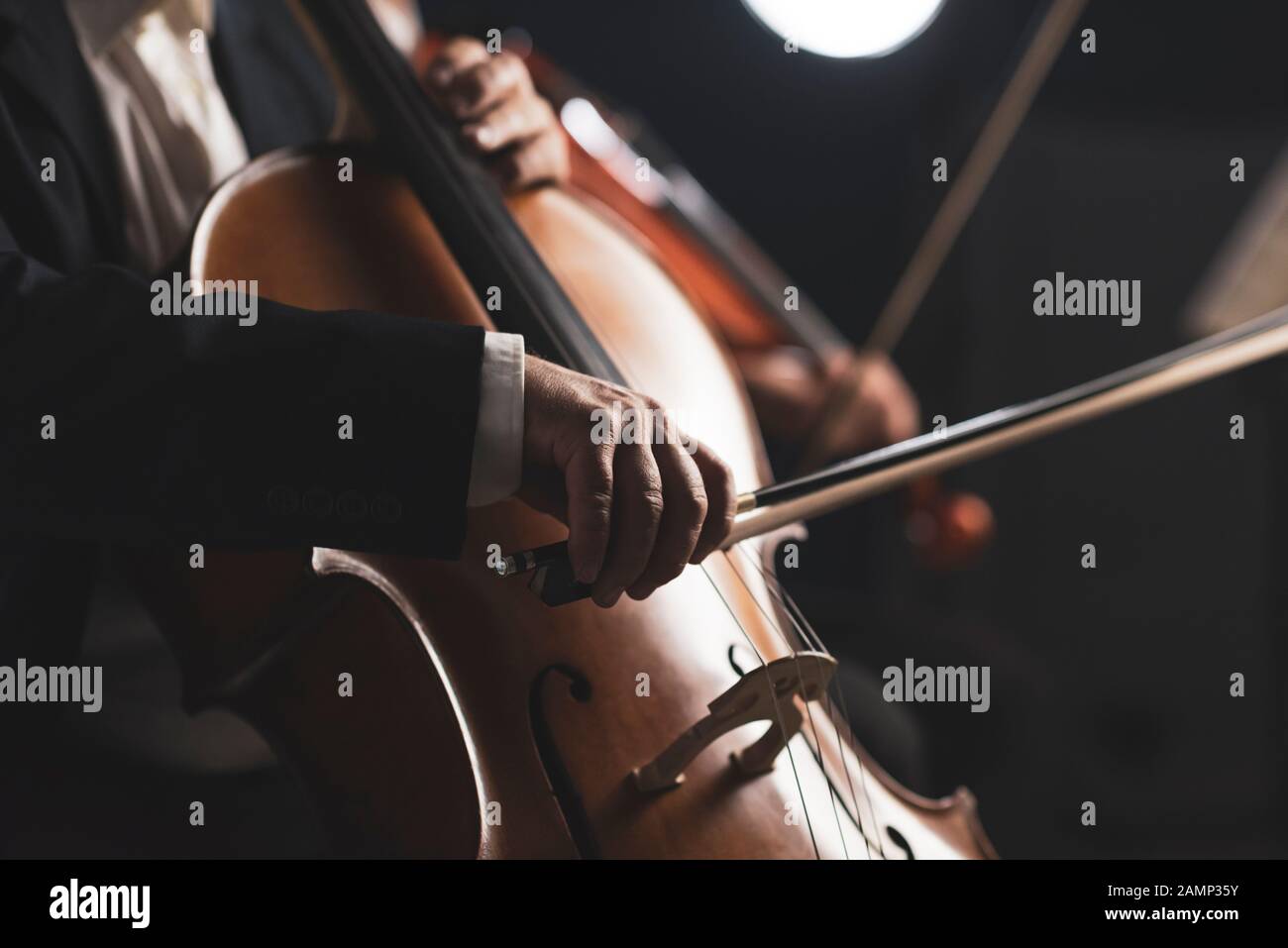 Cellist hi-res stock photography and images - Alamy