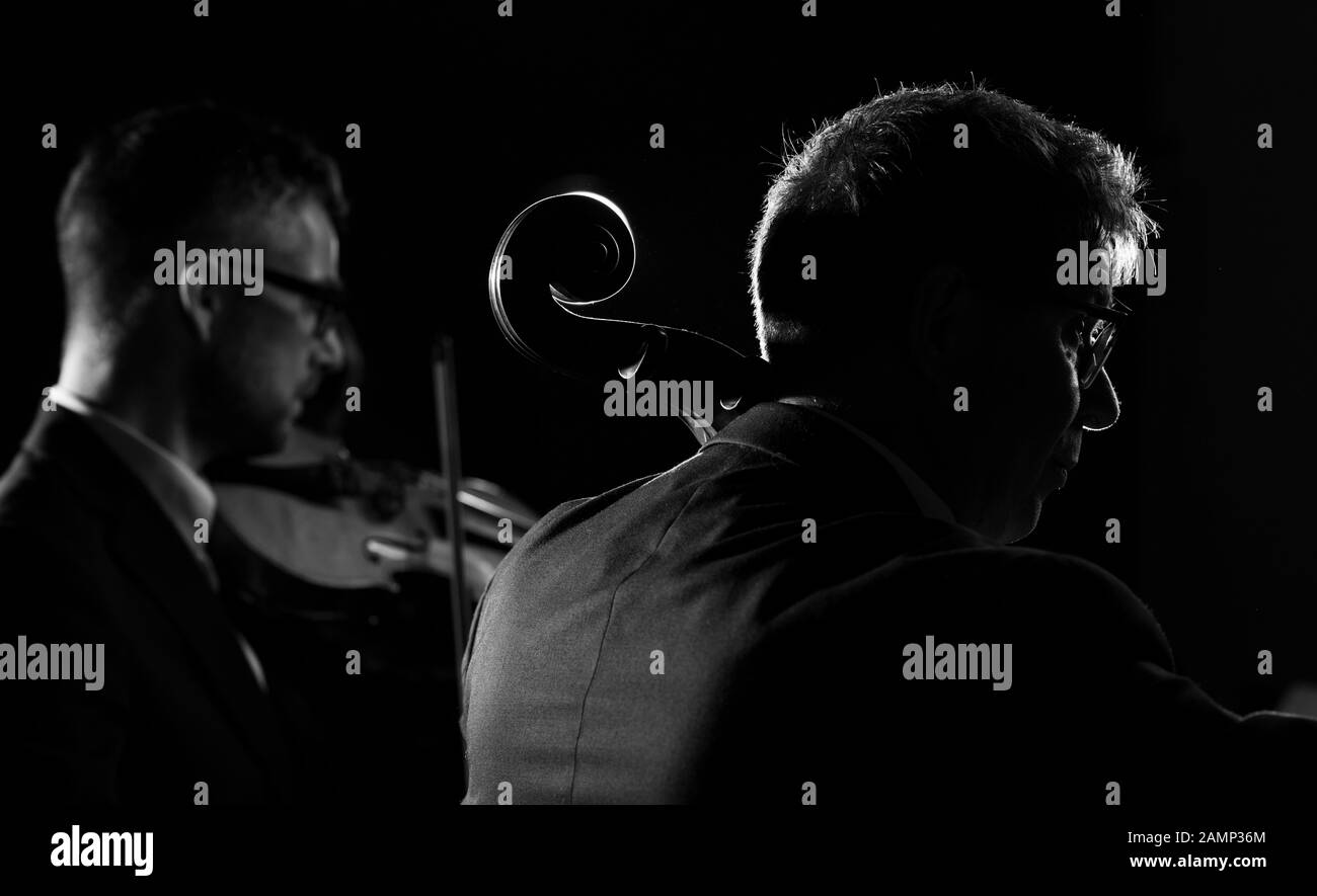 Cellist back stage hi-res stock photography and images - Alamy