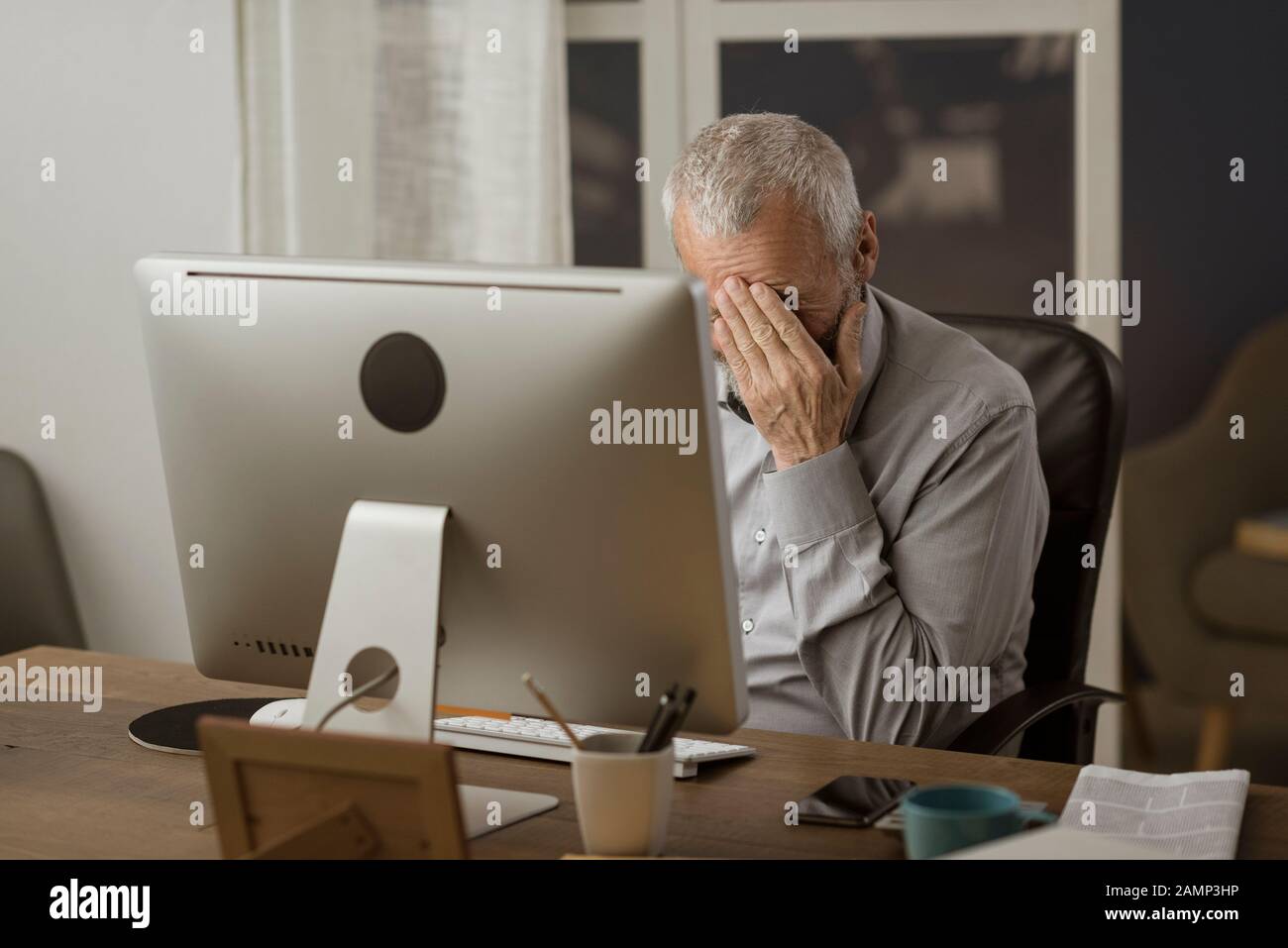 Elderly computer confusion hi-res stock photography and images - Alamy