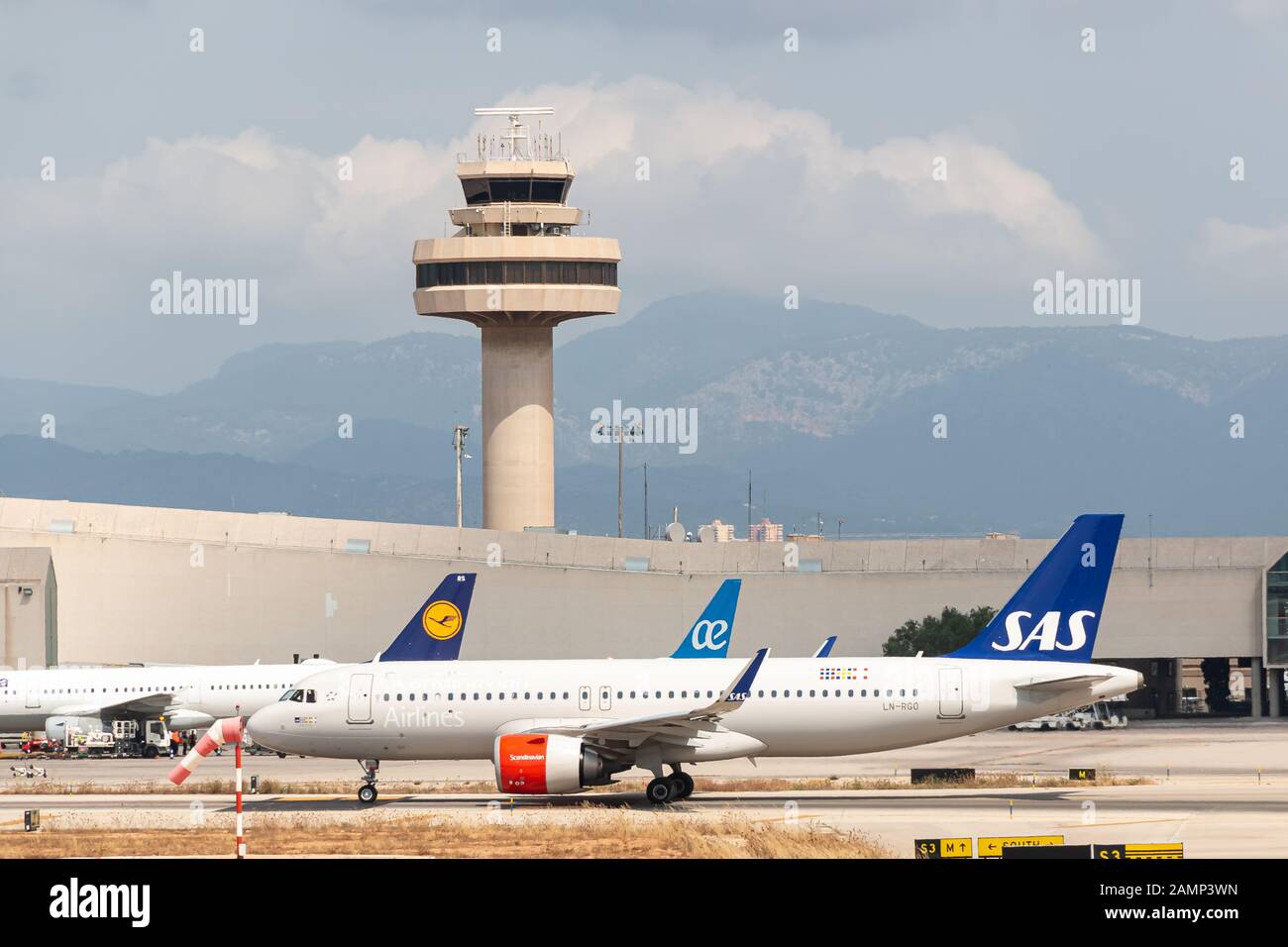 Palma de Mallorca, Spain - July 21, 2018: SAS Airbus A320 Neo airplane ...