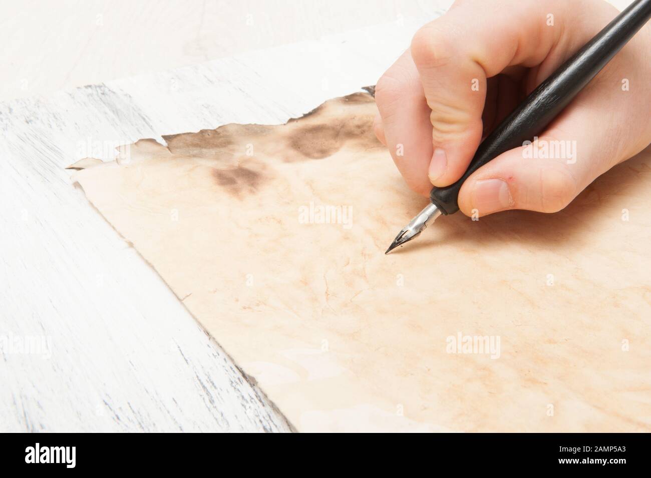 Person holding pen left hand hi-res stock photography and images - Alamy