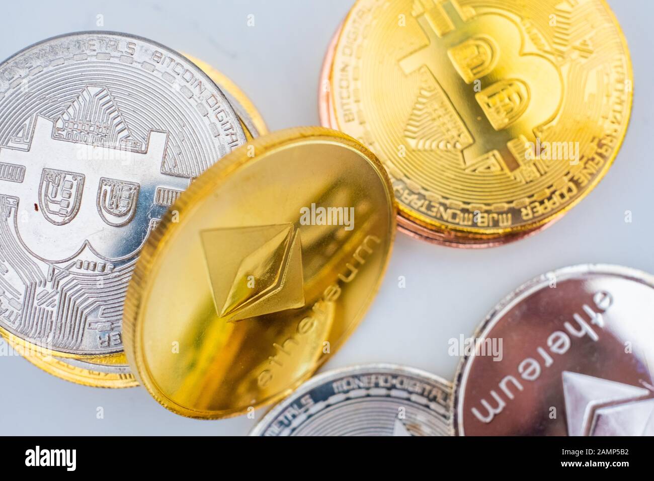 Monero symbol hi-res stock photography and images - Alamy