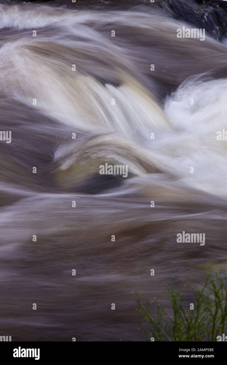 Wallpaper flowing water hi-res stock photography and images - Alamy