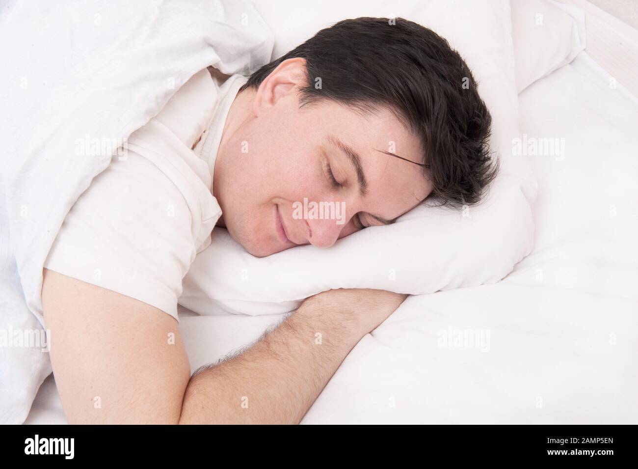 Family of three people sleeping in one bed hi-res stock photography and ...