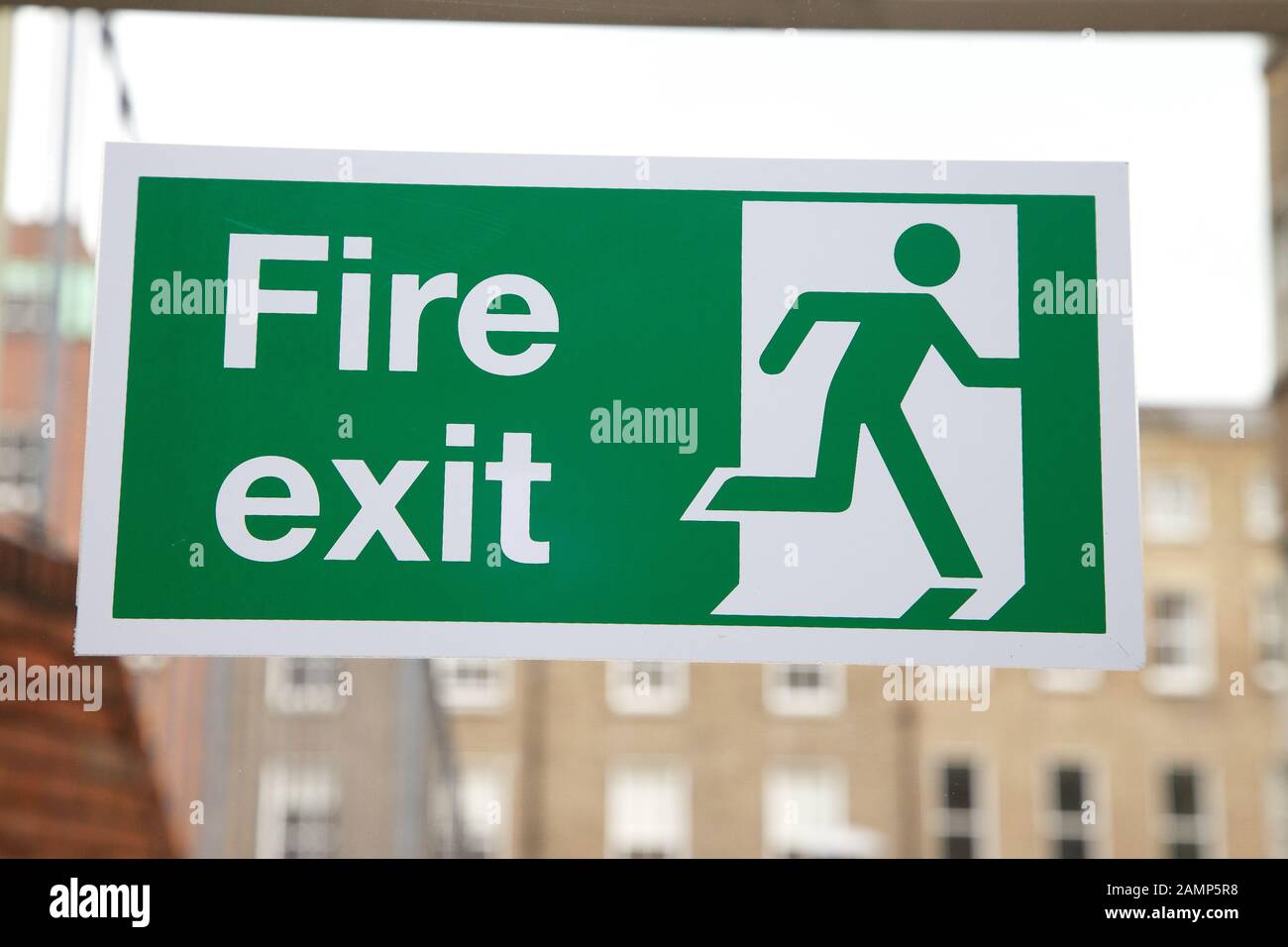 Fire escape sign hi-res stock photography and images - Alamy