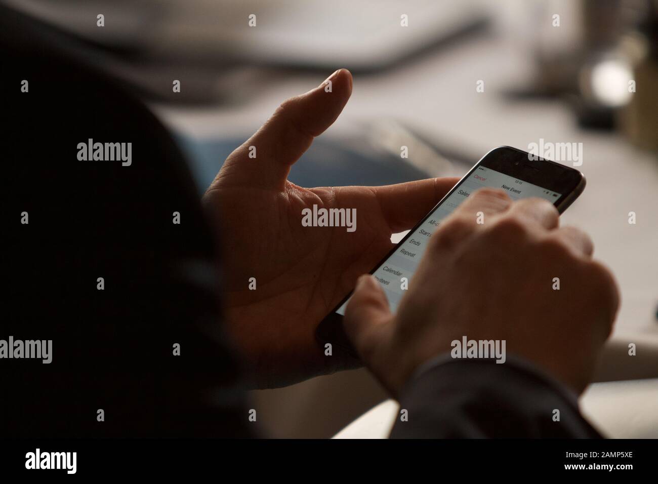 Telephone browsing hi-res stock photography and images - Alamy