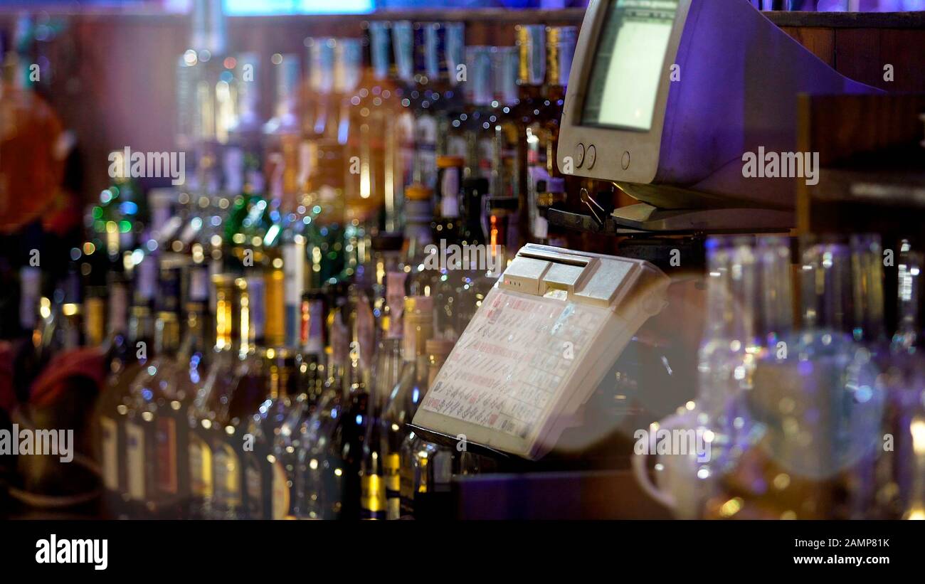 Man cash register hi-res stock photography and images - Alamy