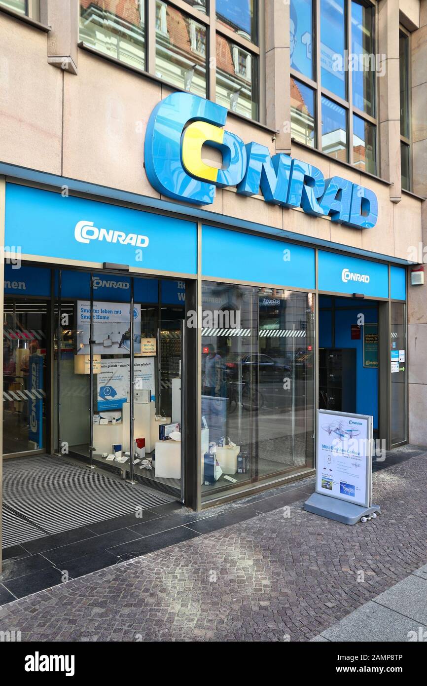 Electronic products hi-res stock photography and images - Alamy