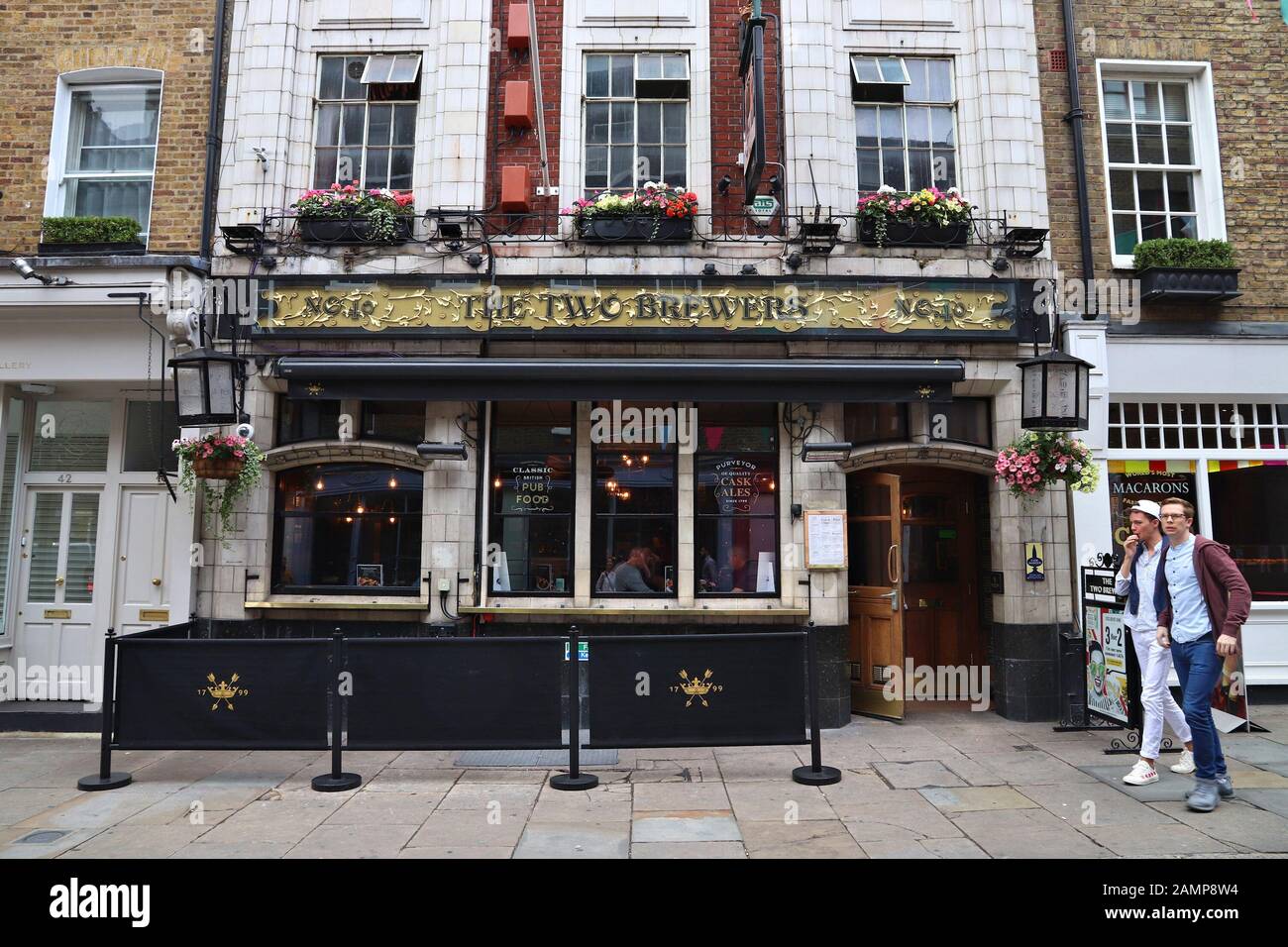 Two brewers hi-res stock photography and images - Alamy