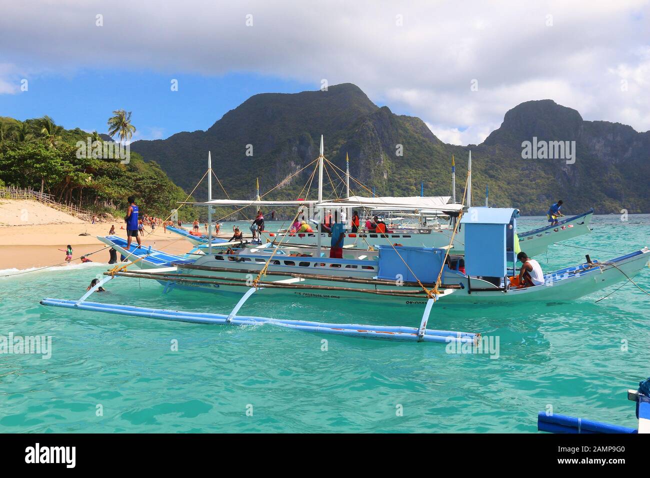 PALAWAN, PHILIPPINES - DECEMBER 3, 2017: People enjoy island hopping ...