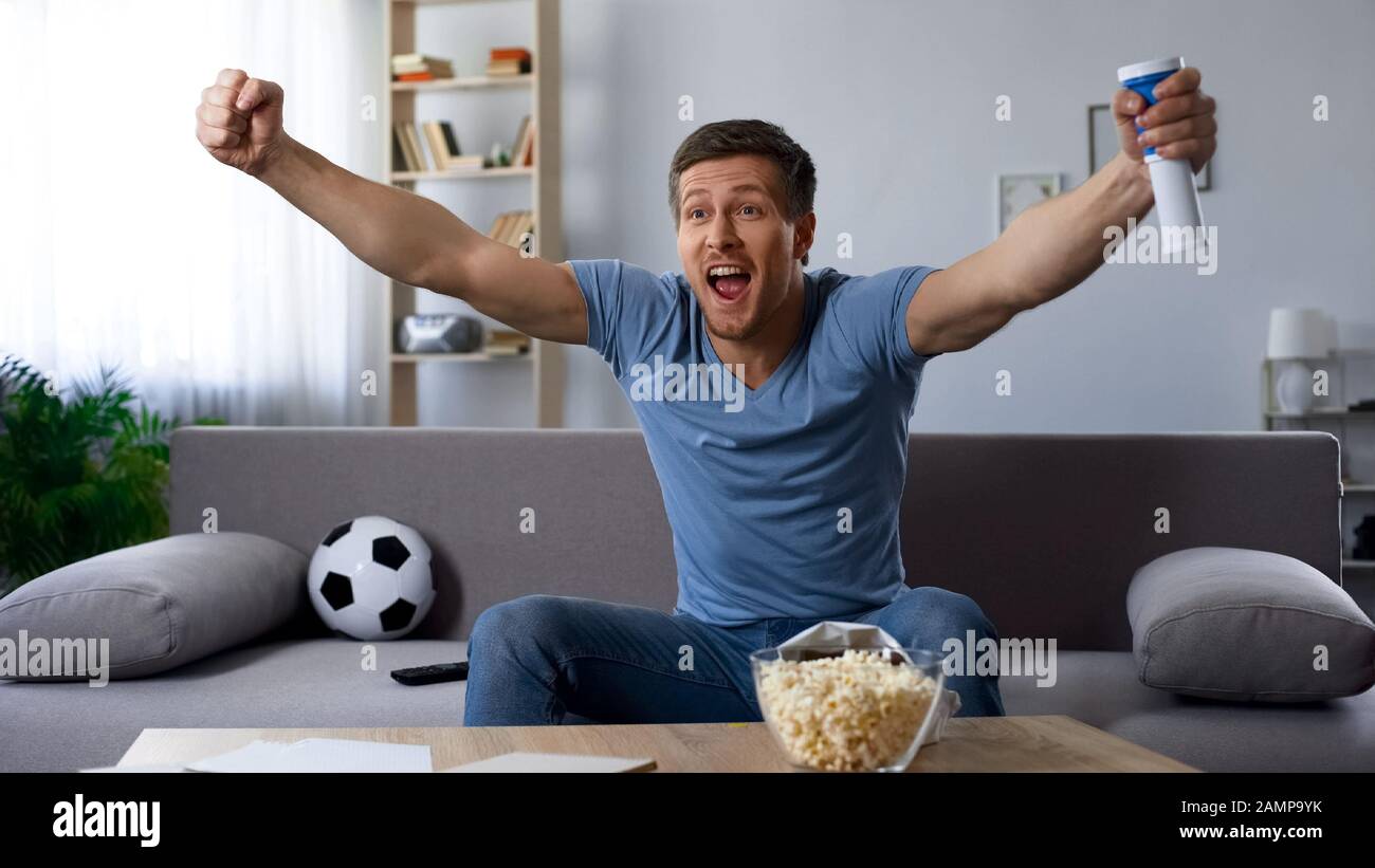 Football celebrating congratulating hi-res stock photography and images ...