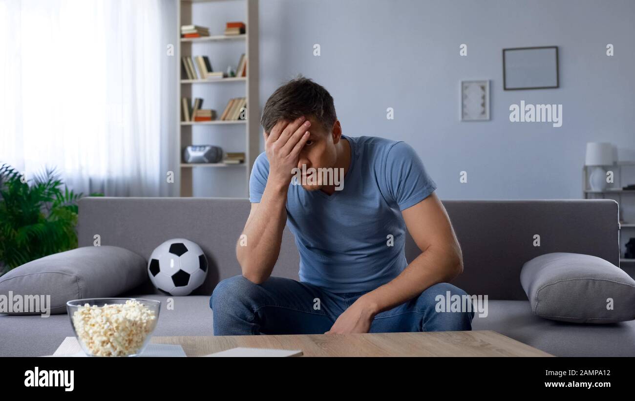 Shocked upset football fan hi-res stock photography and images - Alamy