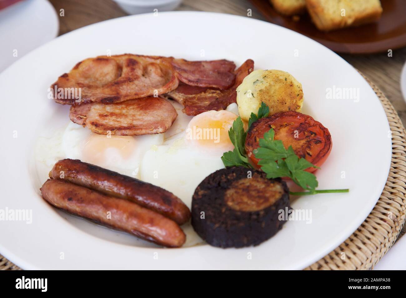 A full Irish breakfast consisting of bacon, egg, sausage, black pudding ...