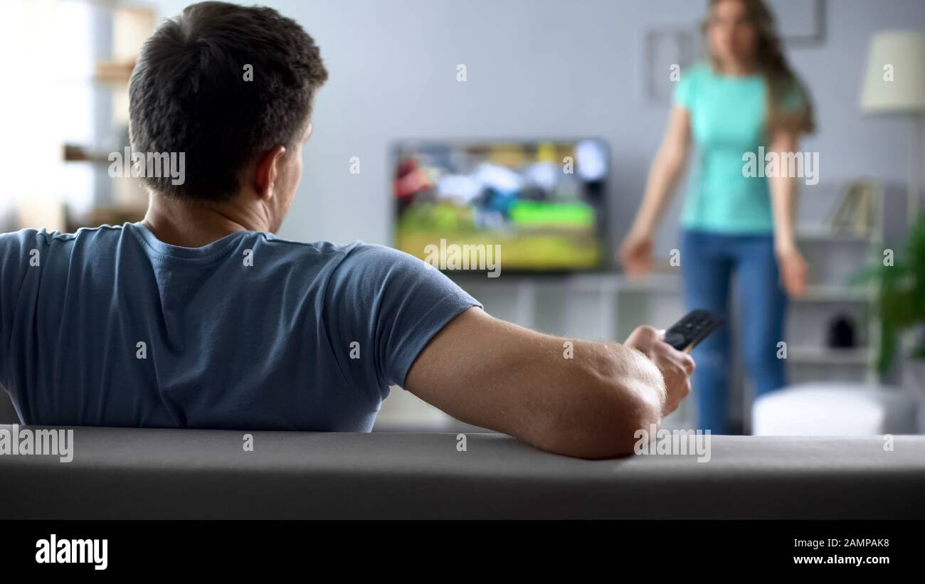 Man watching football with girl hi-res stock photography and images - Alamy
