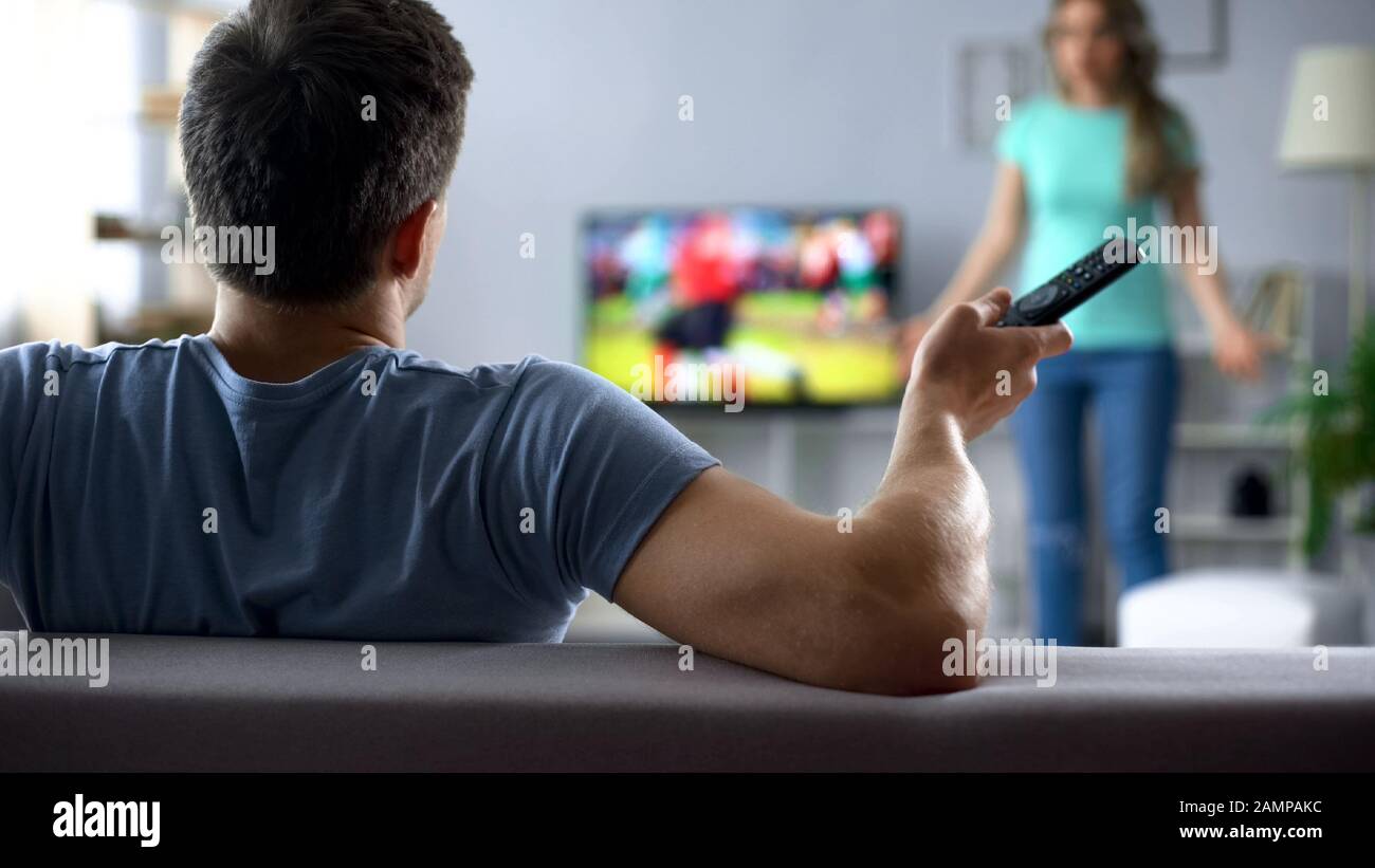 Couple arguing home tv hi-res stock photography and images - Alamy