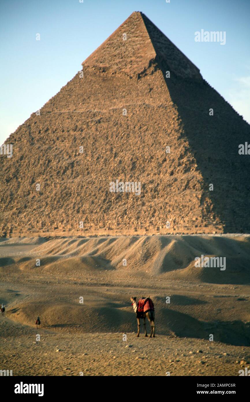 Ancient egypt cleopatra pyramids hi-res stock photography and images ...