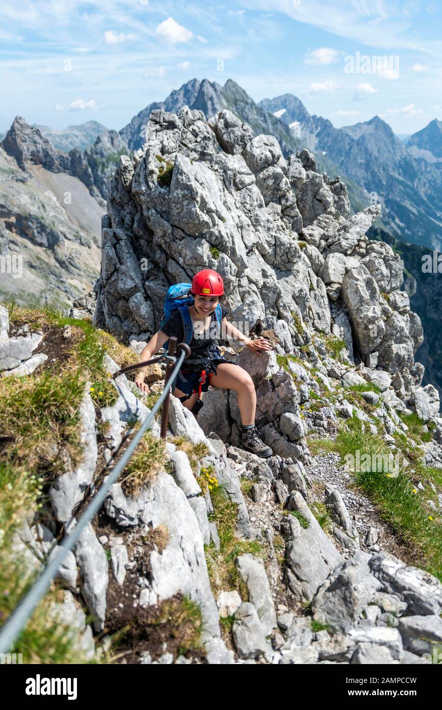 Female climber hi-res stock photography and images - Alamy