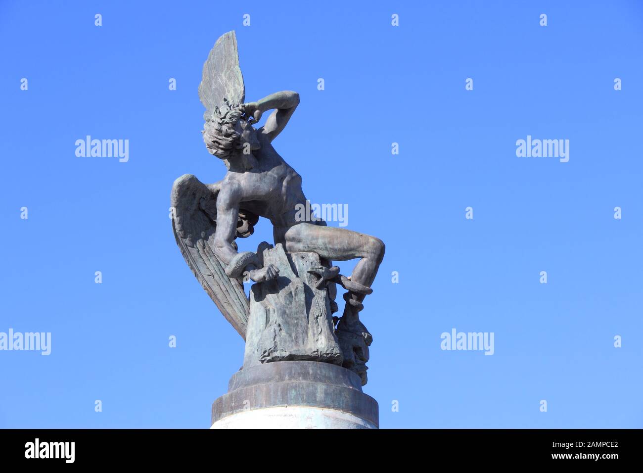 Retiro park spain fallen hi-res stock photography and images - Alamy