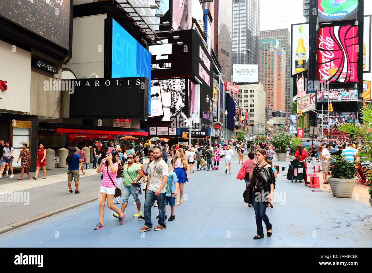 Visit times square hi-res stock photography and images - Alamy