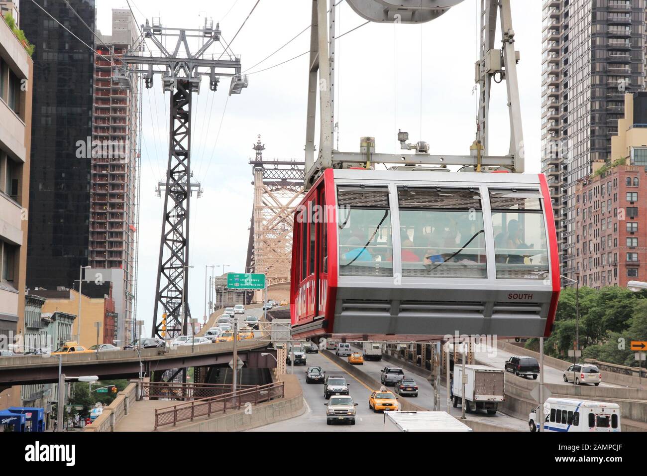 NEW YORK, USA - JULY 3, 2013: People ride Roosevelt Island aerial ...