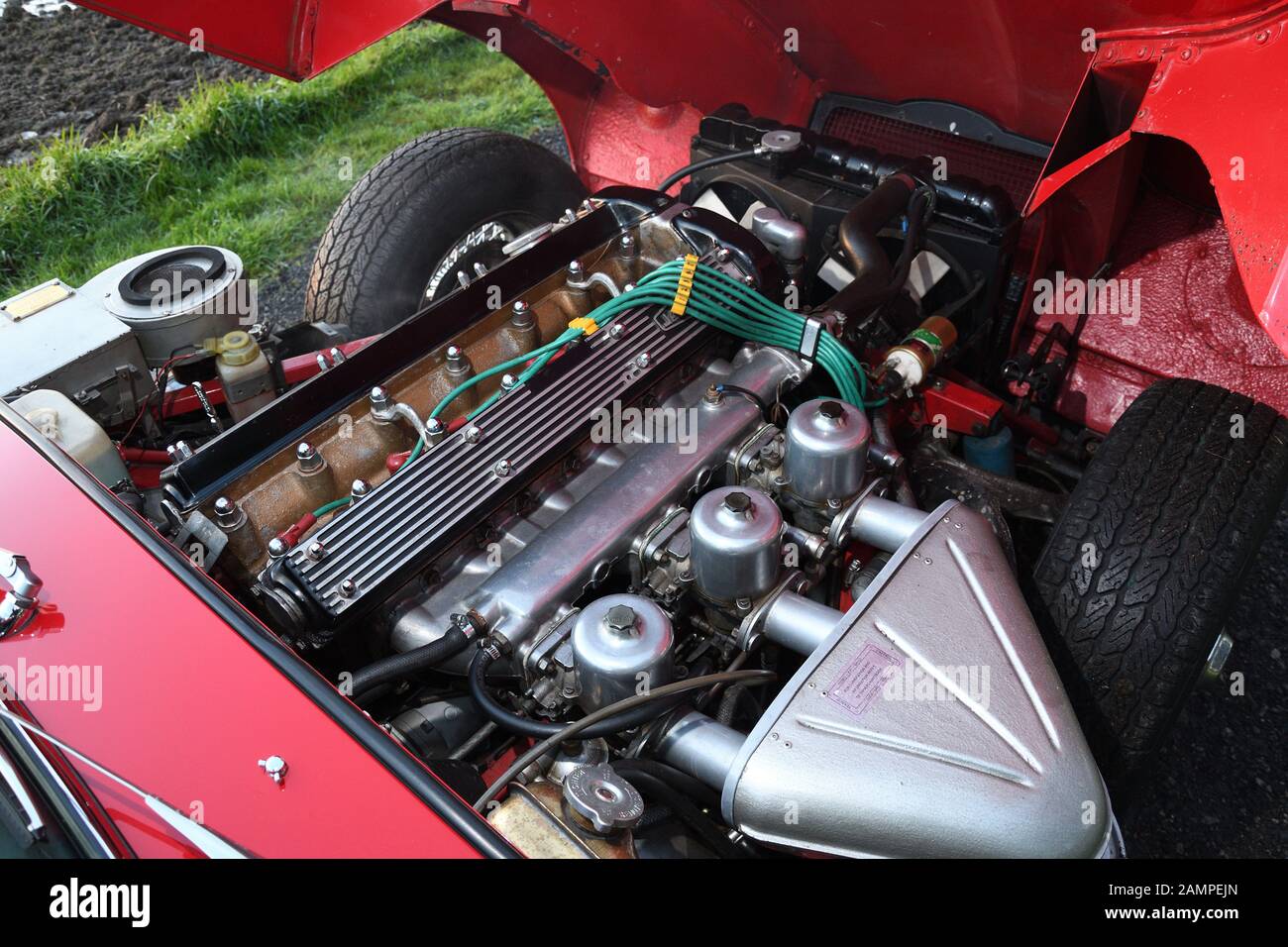 1969 Jaguar E-type Series II roadster engine Stock Photo - Alamy