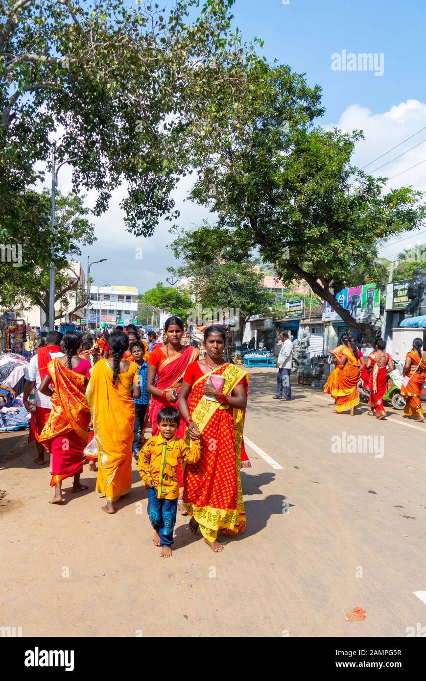 Hindu pilgrims walking, mahabalipuram,tamil nadu,india Stock Photo - Alamy