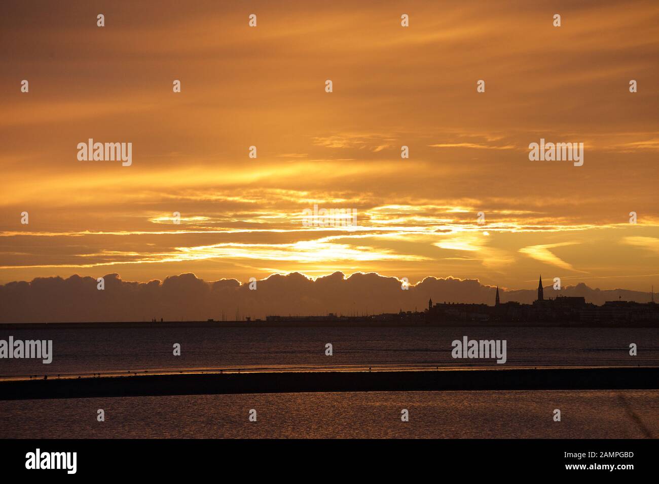 Irish sunset sky hi-res stock photography and images - Alamy