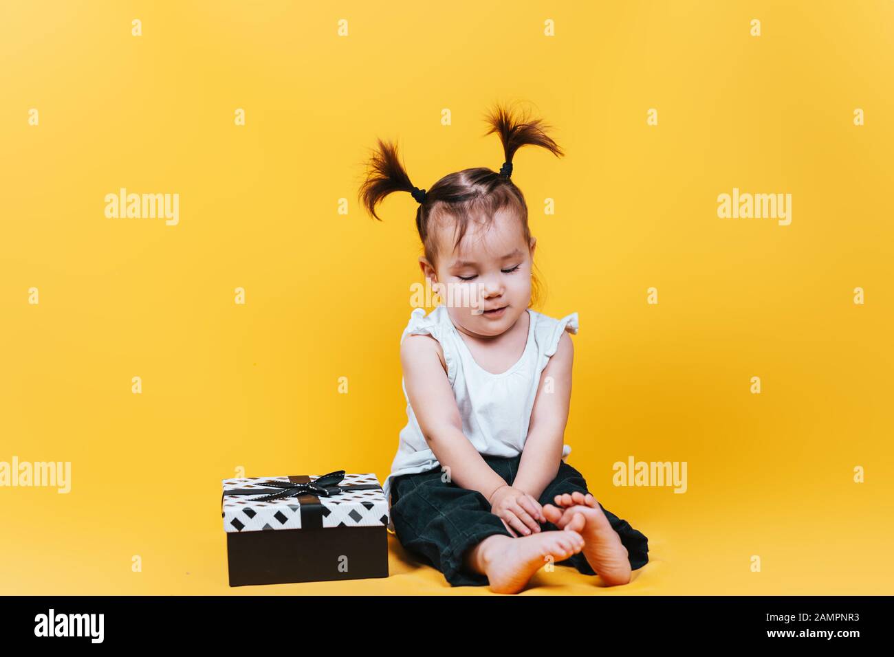 picture of beautiful girl with gift box Stock Photo - Alamy