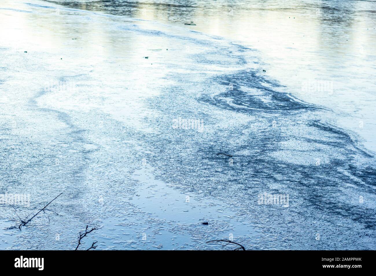 Icy background on Linlithgow Lake, Scotland, UK Stock Photo - Alamy