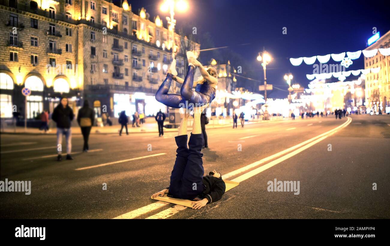 Perform in public place hi-res stock photography and images - Alamy