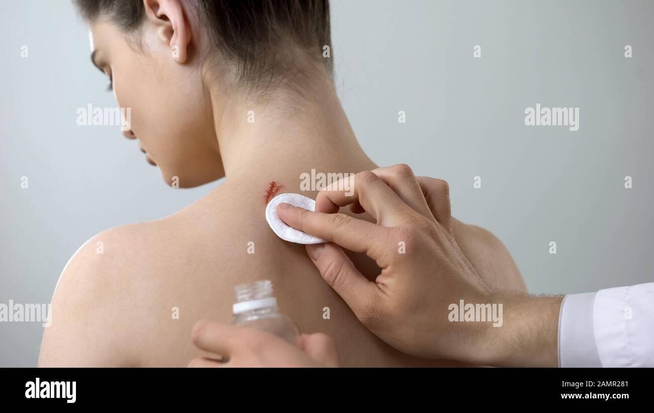 Doctor treating wound hi-res stock photography and images - Alamy