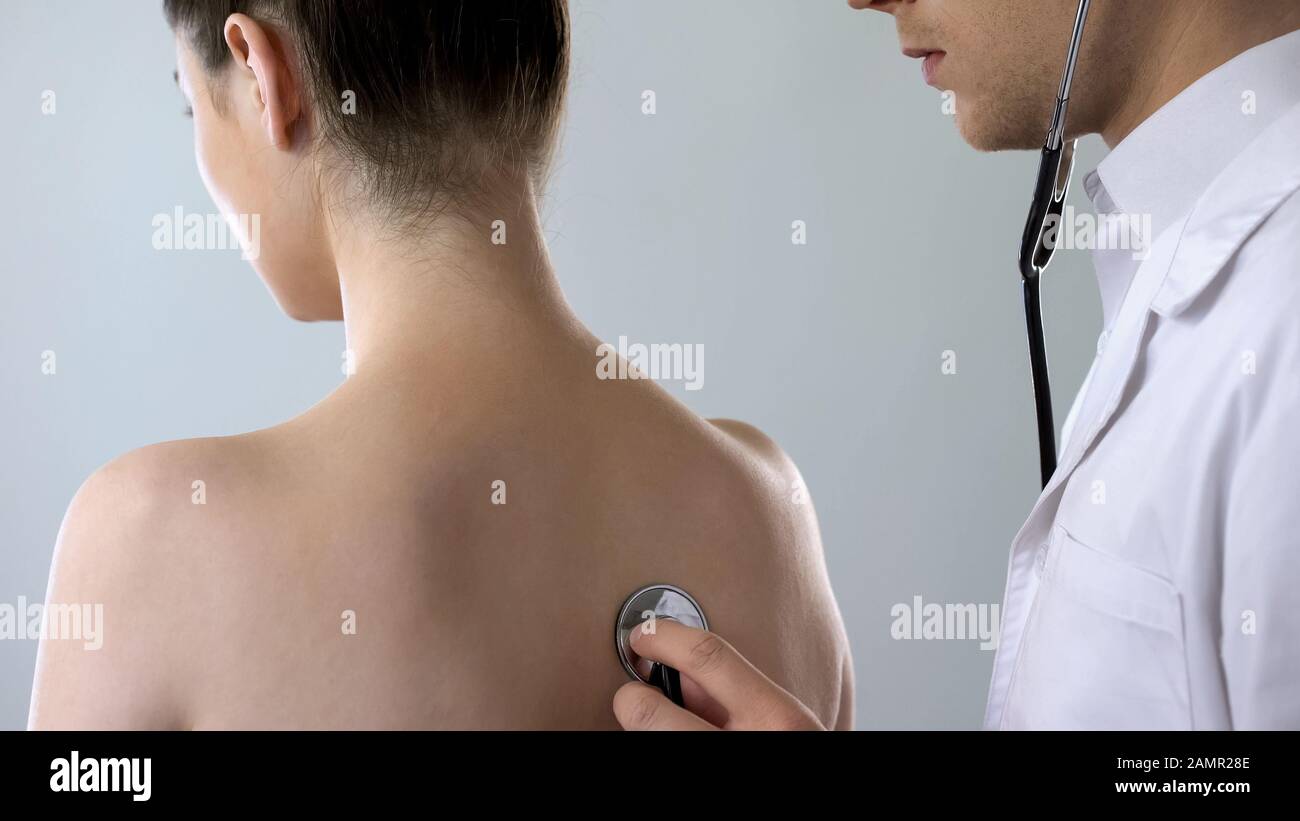 Treating physician listen hi-res stock photography and images - Alamy