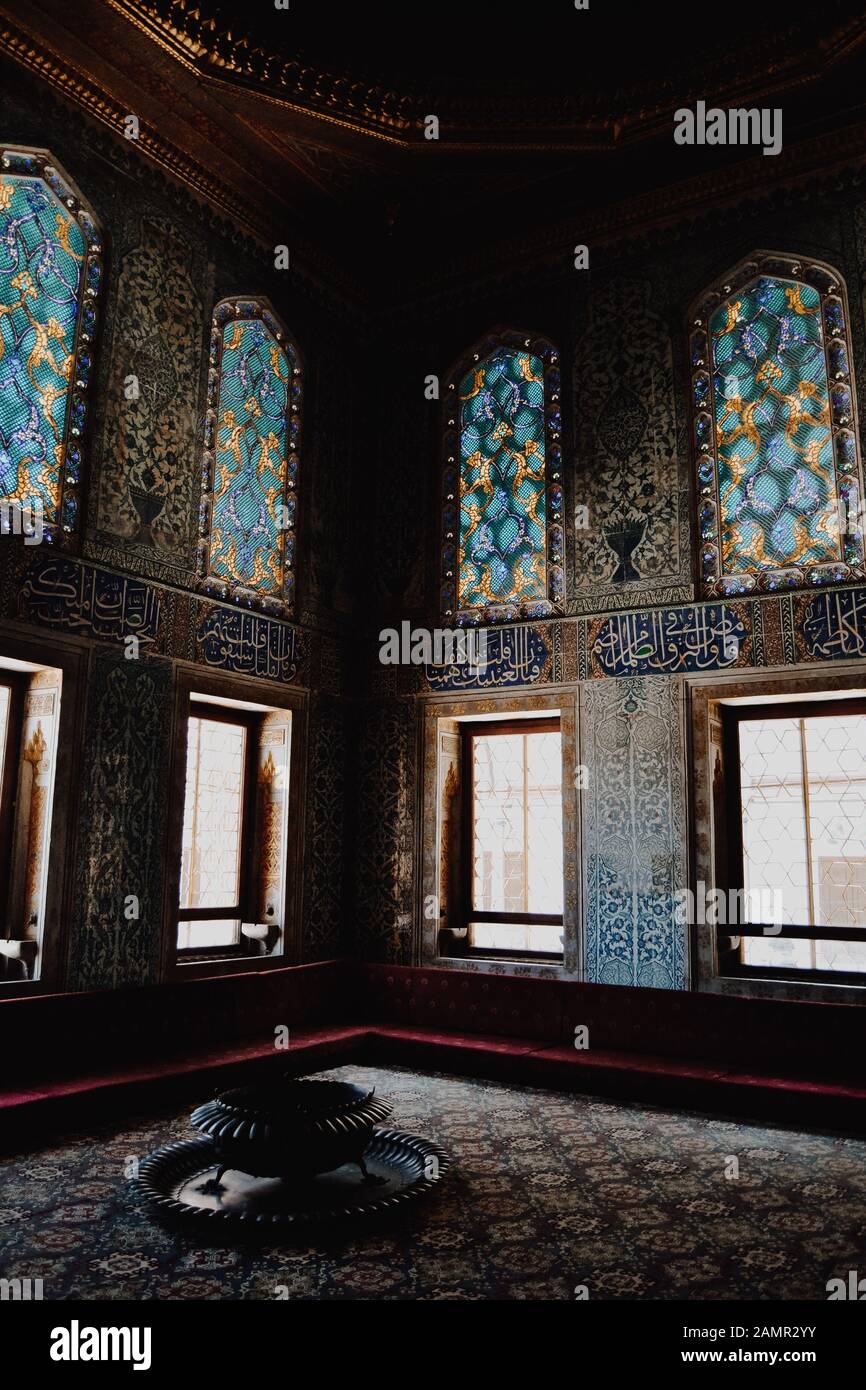 Throne room topkapi palace hi-res stock photography and images - Alamy