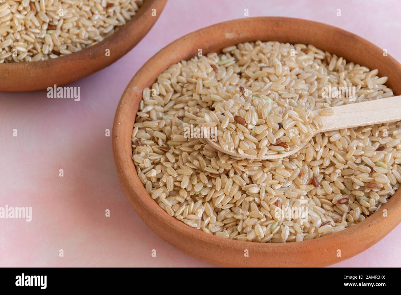 Biological brown rice, whole grain uncooked cereal ingredient Stock ...