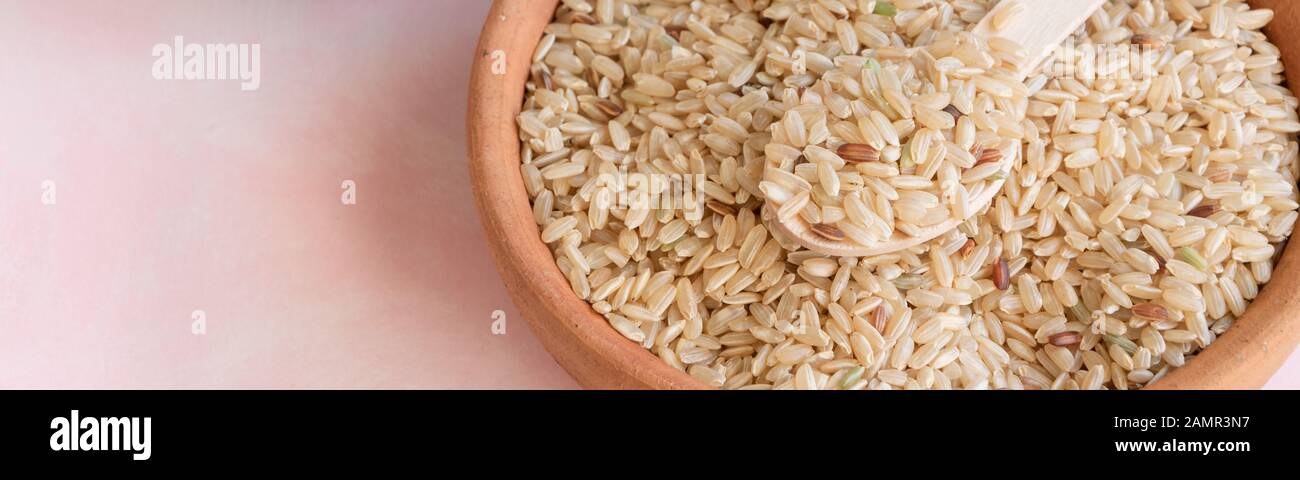 Biological brown rice, whole grain uncooked cereal ingredient Stock ...