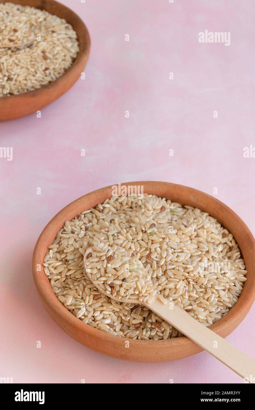 Biological brown rice, whole grain uncooked cereal ingredient Stock ...
