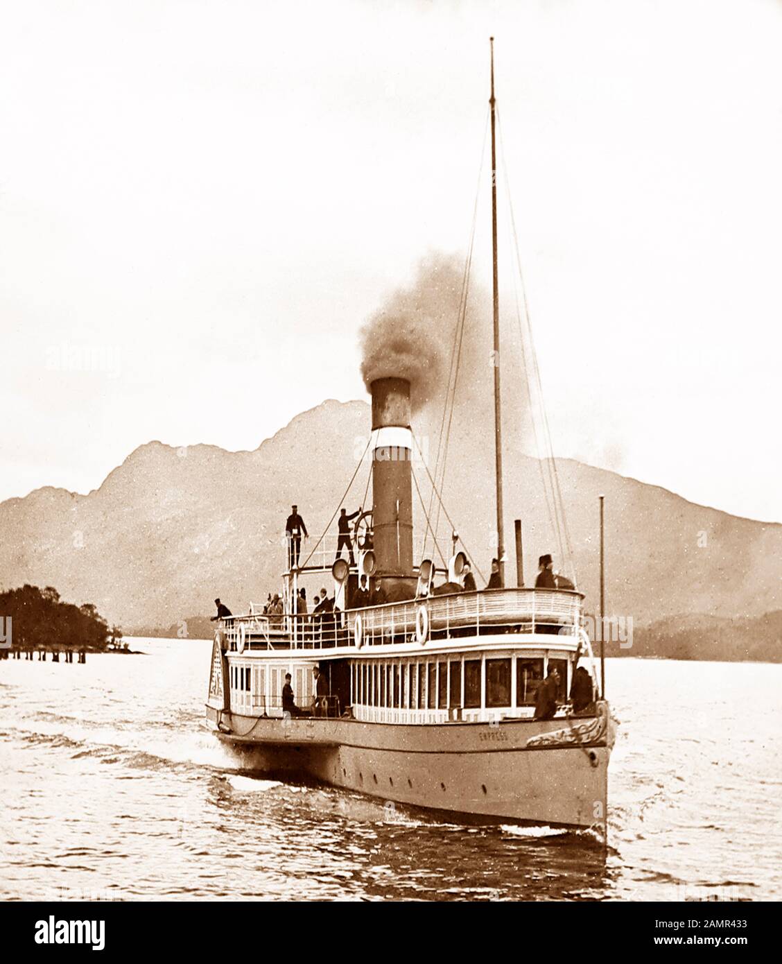 Paddle steamer scotland hi-res stock photography and images - Alamy