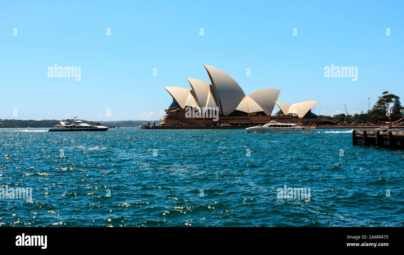 Side of sydney opera house hi-res stock photography and images - Alamy