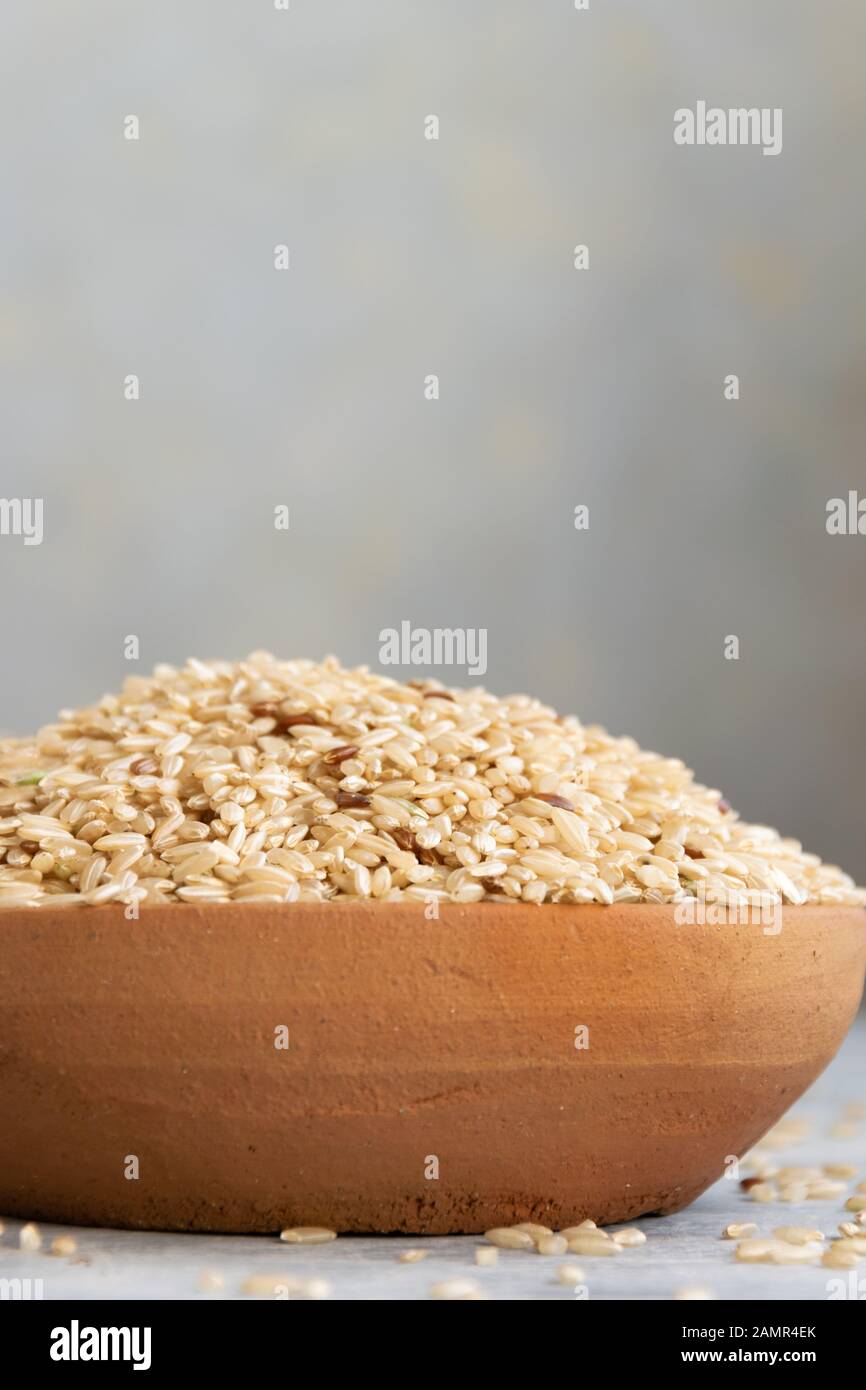 Biological brown rice, whole grain uncooked cereal ingredient Stock ...