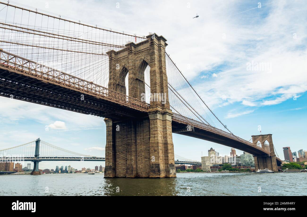 Walking over the brooklyn bridge hi-res stock photography and images ...