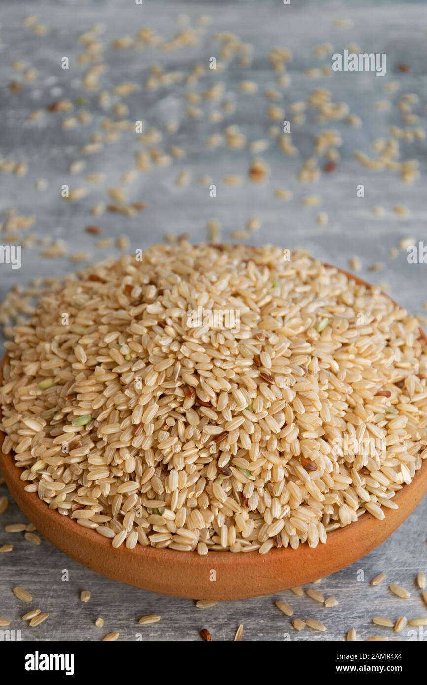 Biological brown rice, whole grain uncooked cereal ingredient Stock ...