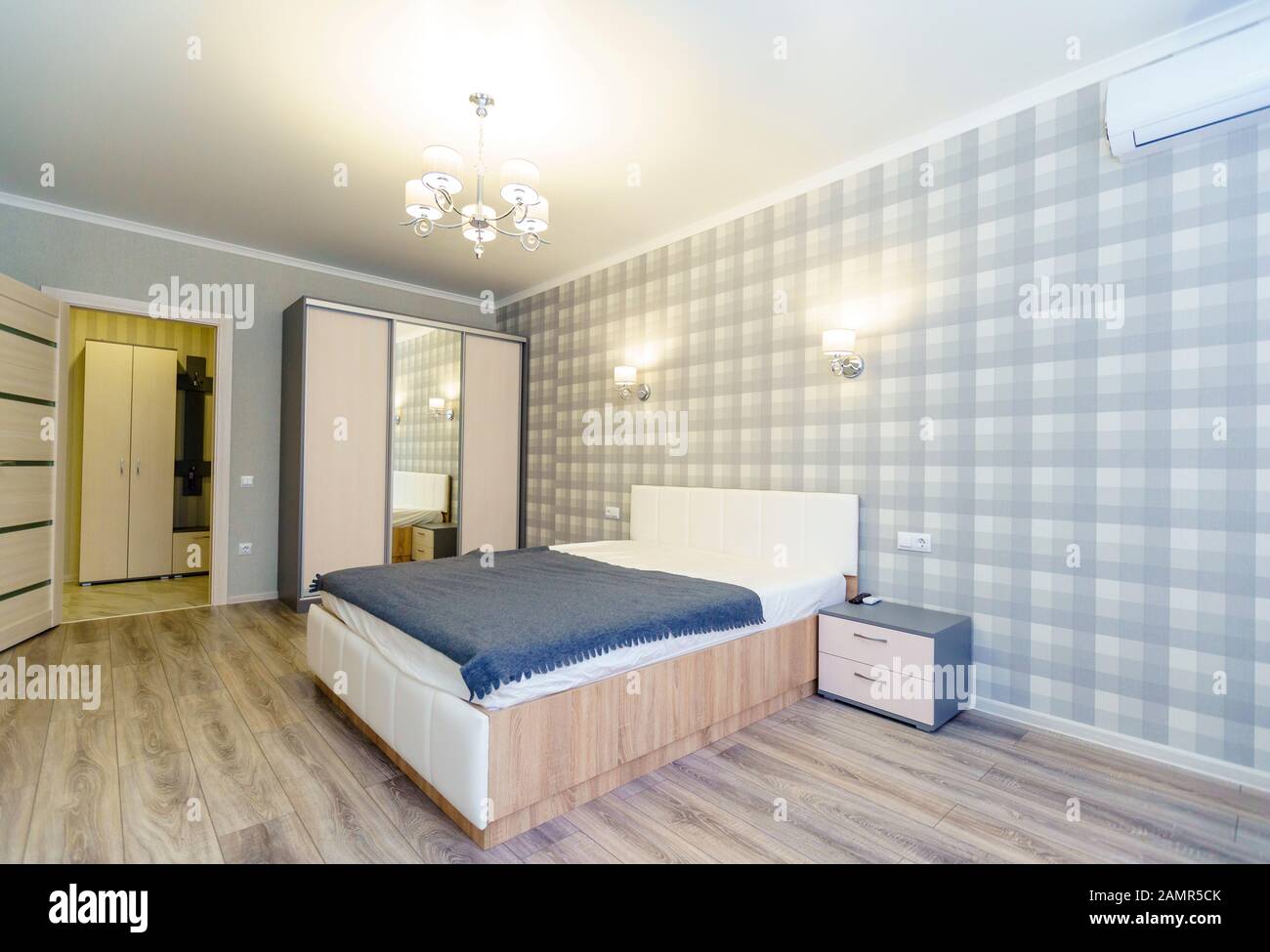 Horizontal lines wallpaper room decor hi-res stock photography and ...