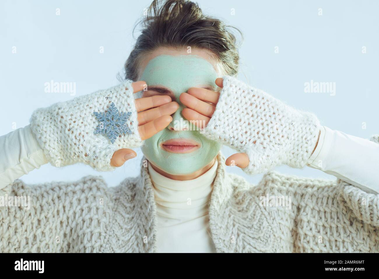 Eyes covered mask hi-res stock photography and images - Alamy
