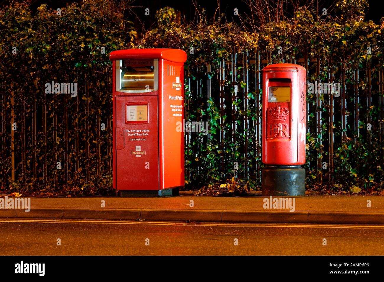 Royal mail post boxes hi-res stock photography and images - Alamy