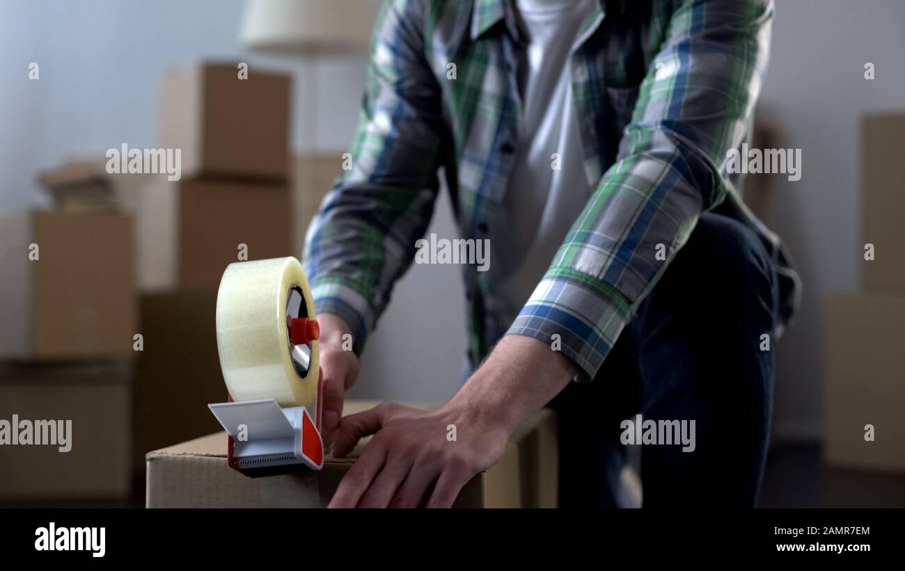 Man packing boxes hi-res stock photography and images - Alamy