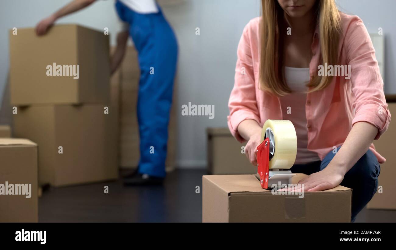 Lady packing hi-res stock photography and images - Alamy